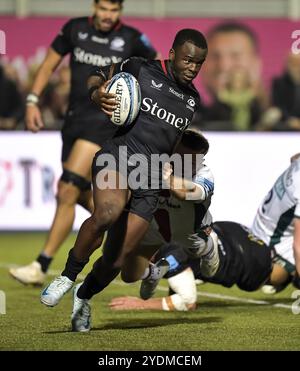 Rotimi Segun of Saracens scoring a try during the match between ...