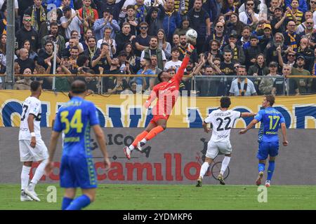 Zion Suzuki of Parma Calcio during the 17th day of the Serie A ...