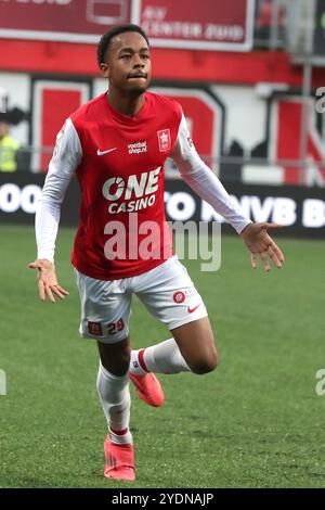 MAASTRICHT, Netherlands. 27th Oct, 2024. football, Dutch Keuken ...