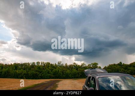 Views of the city of Samara, Russia Thundercloud over the Volga River ...