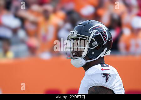 Atlanta Falcons tight end Kyle Pitts (8) warms up before an NFL ...