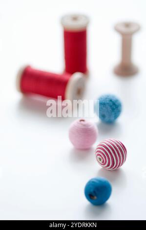 Spool of yarn and buttons Stock Photo - Alamy