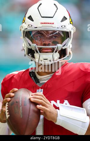 Arizona Cardinals' Kyler Murray warms up before an NFL football game ...