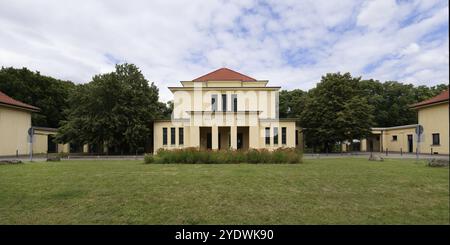 Entrance and mourning hall of the Jewish cemetery in Cologne ...