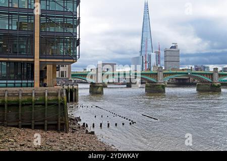 Queens Quay / Queenhithe historic Roman dock on the River Thames ...