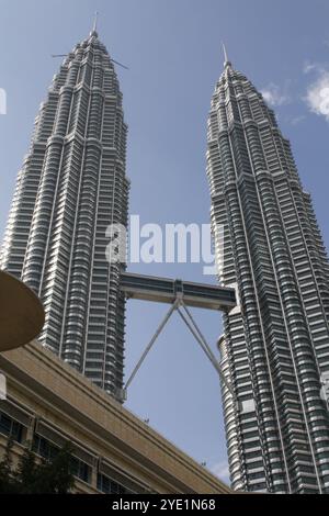 The Petronas Twin Towers, the world's tallest twin skyscrapers, and the ...