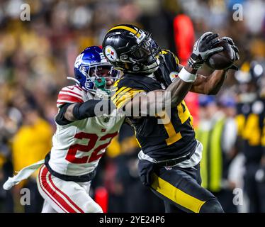 New York Giants cornerback Dru Phillips (22) sets in coverage against ...