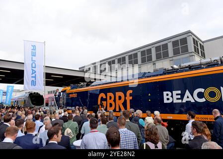 Stadler Class 99 dual-mode electro-diesel loco built for GB Rail ...