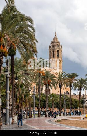 Beachfront promenade, Sitges, Catalonia, Spain Stock Photo - Alamy