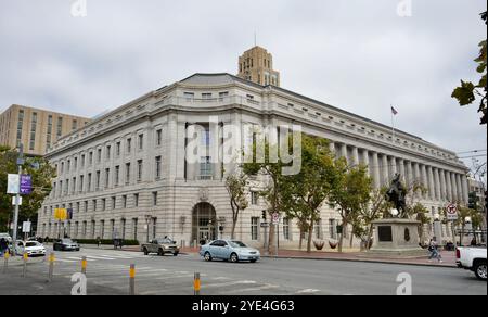 landmark office building of neoclassical style architecture in downtown ...