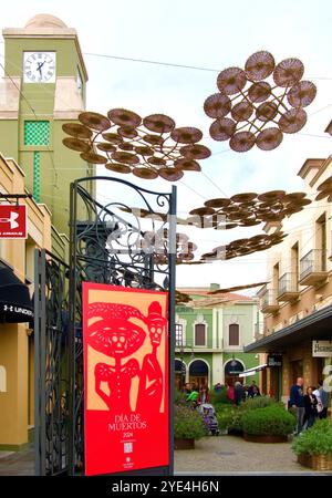 Las Rozas open air outlet shopping mall Madrid Spain Summer Stock Photo ...
