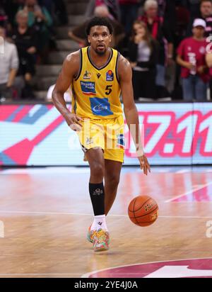 Justin Simon (MHP Riesen Ludwigsburg, #05) vs. Kevin Wohlrath (Bamberg ...