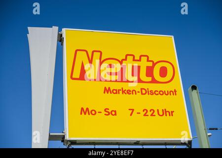 Netto Supermarkt, Schild, Werbung, Logo *** Netto supermarket, sign ...
