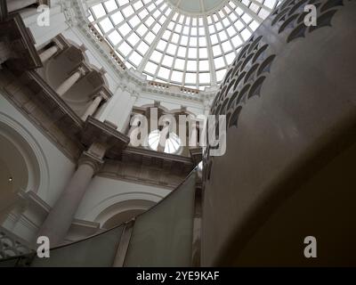 Glass window rotunda architecture in modern office atrium Stock Photo ...