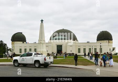 Entrance and facade to the Griffith Observatory Mount Hollywood ...