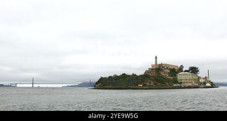 View of Alcatraz Island from an Alcatraz Cruises boat Stock Photo - Alamy