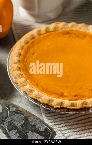 Traditional American pumpkin pie for Thanksgiving Day or Halloween on a ...