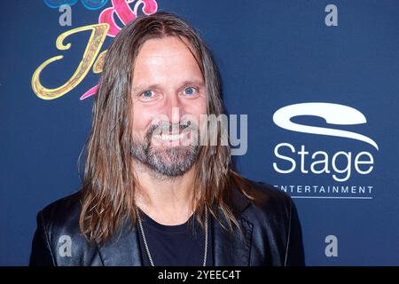 Max Martin bei der Premiere vom Musical „& Julia“ am 30.10.2024 im ...