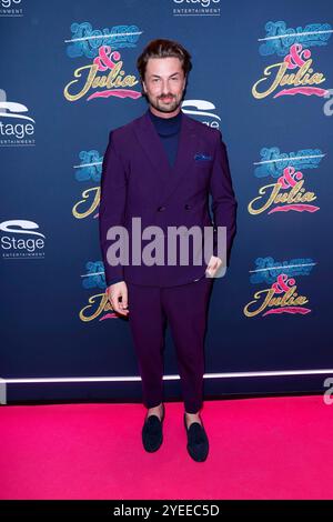Nicolas Puschmann bei der Premiere von Sarah Engels bei Moulin Rouge ...