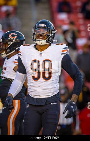 Chicago Bears defensive end Montez Sweat (98) tries to move past ...