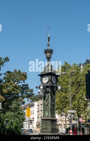 Uhrtürmchen am Zoo, historischer Uhrenturm , Berger Straße, Bornheim ...