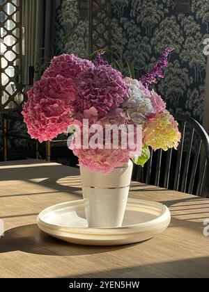 Flowers in a vase Stock Photo - Alamy
