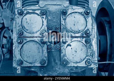 Cylinder head, on engine parts Stock Photo - Alamy