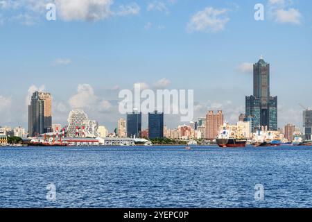 Awesome Kaohsiung skyline, Taiwan. 85 Sky Tower Stock Photo - Alamy