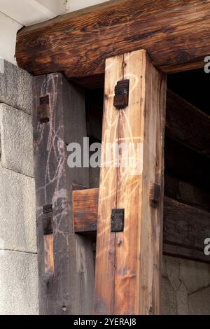 Osaka Castle gate beams and pillars Stock Photo - Alamy