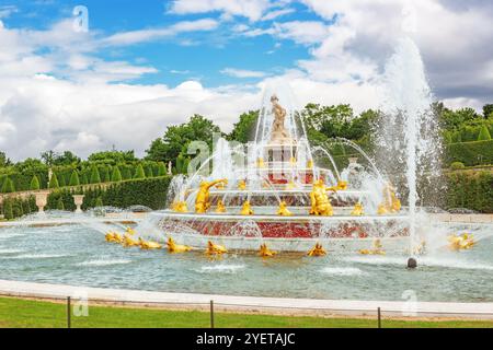 Latona Fountain Pool, opposite the main building of the Palace of ...