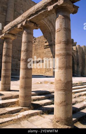 Iraq - Hatra (World Heritage Site by UNESCO, 1985) - The Temple (Iwan ...