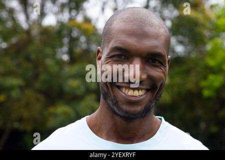 Casual American man feeling relaxed smiling, real life laugh and smile ...