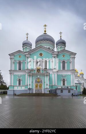 Holy Trinity-Saint Seraphim-Diveyevo Monastery in the Nizhny Novgorod ...
