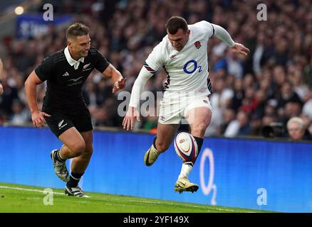New Zealand's Cortez Ratima, right, is tackled by Australia's James O ...