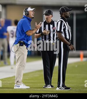 Pittsburgh coach Pat Narduzzi reacts during the second half of an NCAA ...