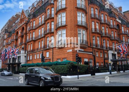 Claridges, Famous London five star hotel Stock Photo - Alamy