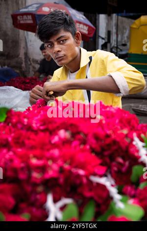 florist man or seller at flower shop counter Stock Photo - Alamy