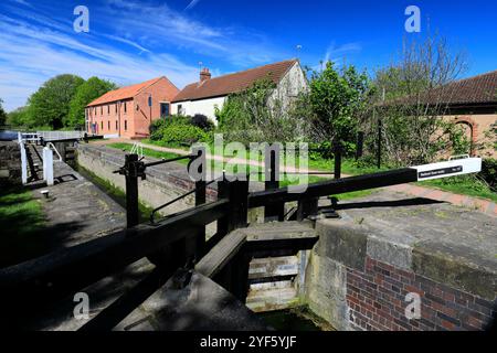 Lockgate 59 on the Chesterfield canal, Retford town, Nottinghamshire ...
