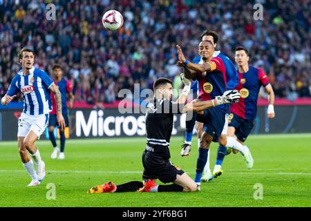 Raphina (FC Barcelona) kick the ball for scoring during La Liga ...