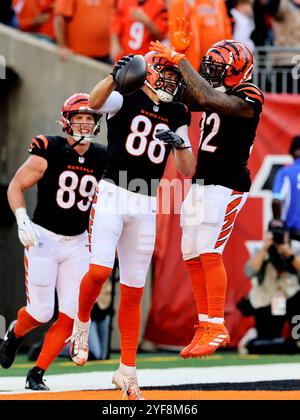Cincinnati Bengals tight end Mike Gesicki (88) runs after a catch ...