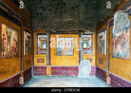 Fresco paintings depicting mythological scenes, House of the Vettii ...