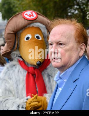 Mike Batt - musician, song-writer and music producer - with Wombles ...