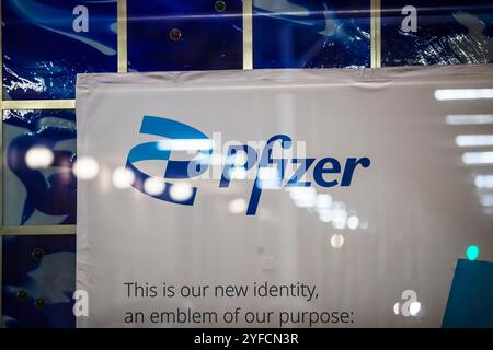 Pfizer world headquarters in New York City, USA. Pfizer Inc. is an ...