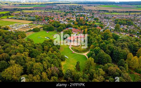 The village of Edwinstowe in the midst of Sherwood Forest ...