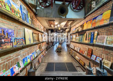 Inside view of Meidan Bazaar in Old Town of Tbilisi Stock Photo - Alamy