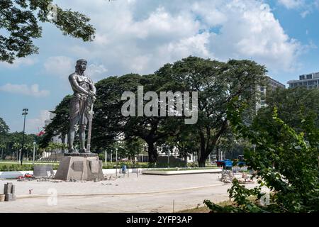 Statue of Philippine hero Lapu-Lapu in Rizal Park, Manila, Philippines ...