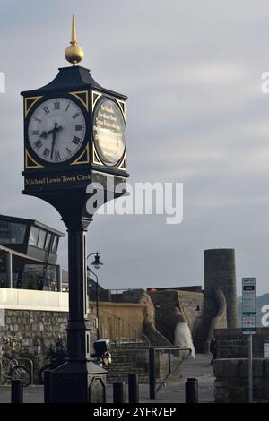Lyme Regis, Dorset, UK. 20th June 2026. UK Weather: Sunbathers on the ...