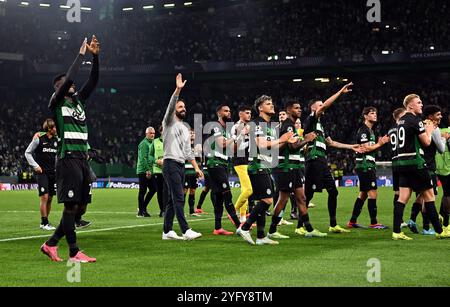 Sporting CP players thank their fans during UEFA Champions League 2025/ ...