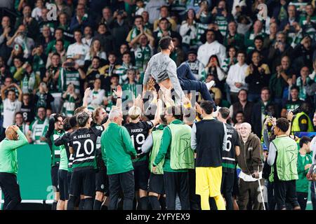 Rubem Amorim seen with all players and staff during UEFA Champions ...