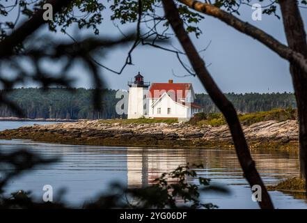 Hendricks Head Lighthouse, in Southport, Maine, on a sunny summer ...